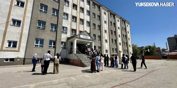 Yüksekova’da AYT heyecanı başladı: 3 bin 857 aday sınavda
